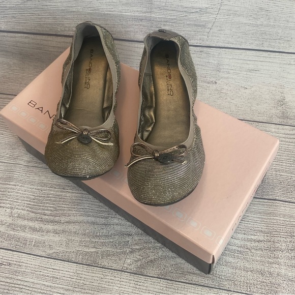 Bandolino | Shoes | Bandolino Cosima Metallic Fabric Ballet Flats Round ...